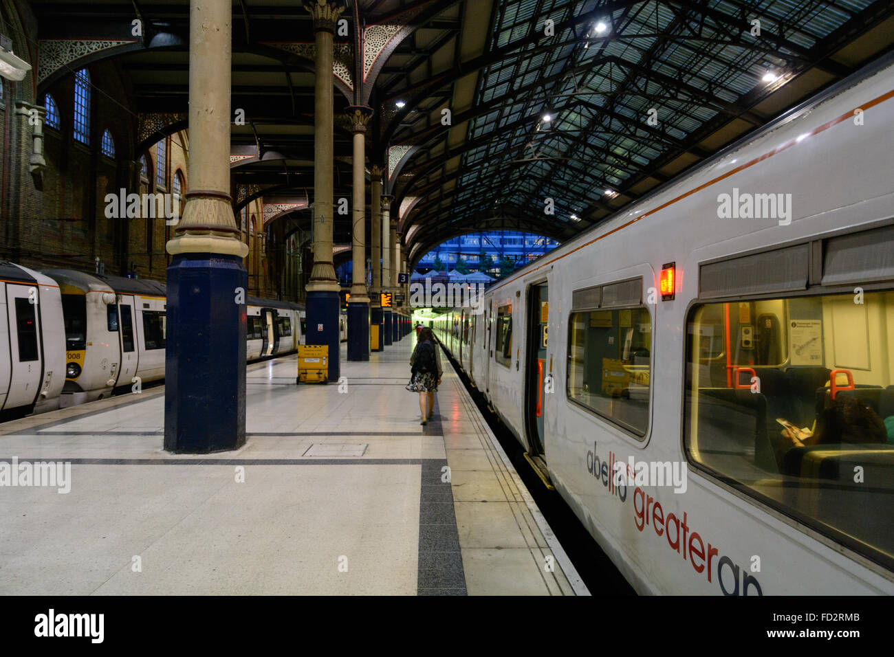 London liverpool street station roof hi-res stock photography and ...