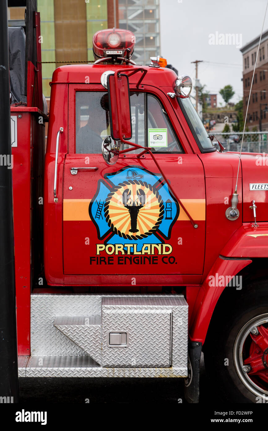 Fire engine logo hi-res stock photography and images - Alamy