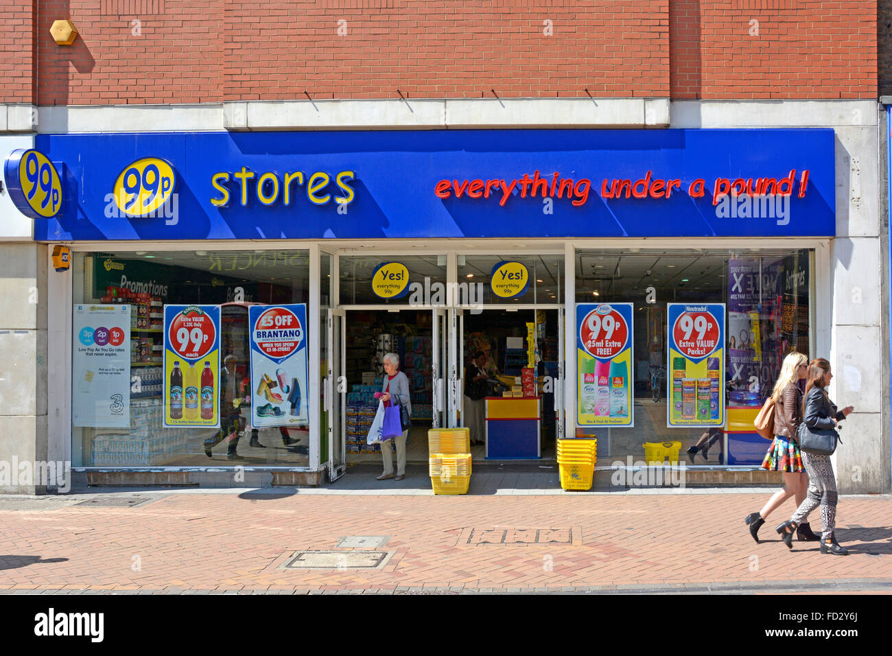99p shops hi-res stock photography and images - Alamy