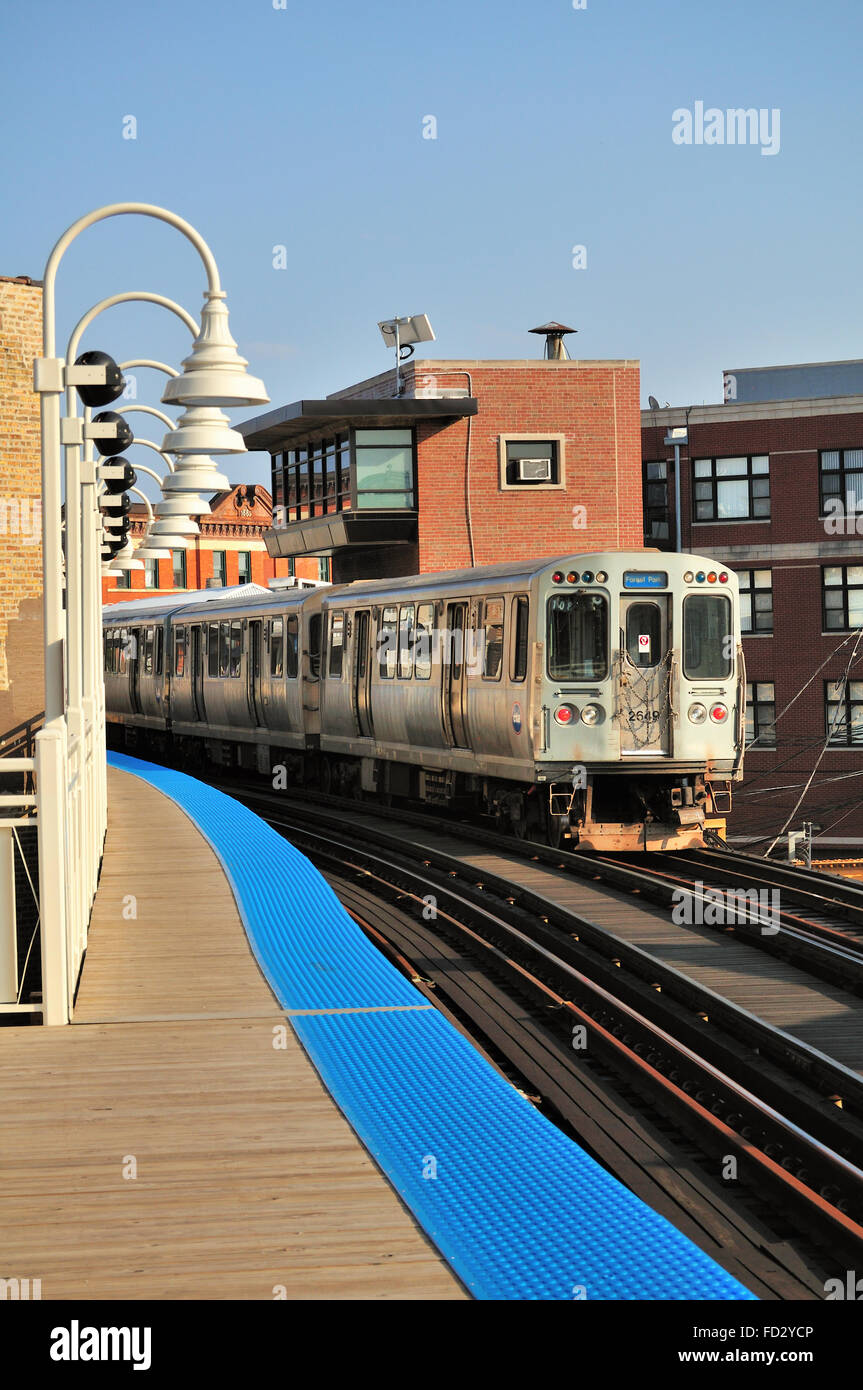 Electric elevated trains hi-res stock photography and images - Alamy