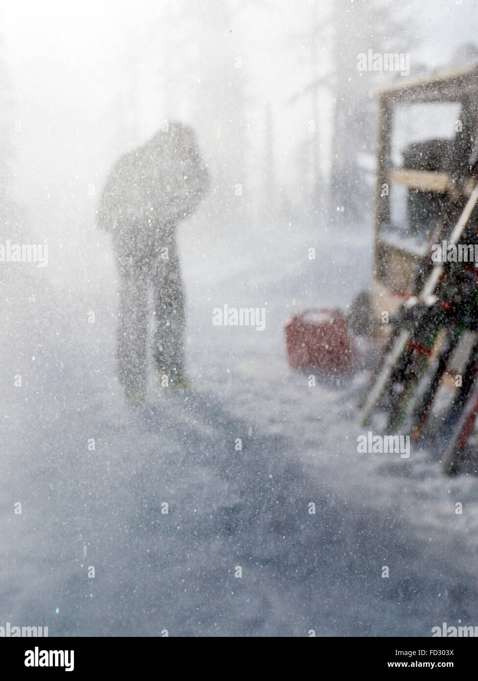 Cold wind blowing hi-res stock photography and images - Alamy