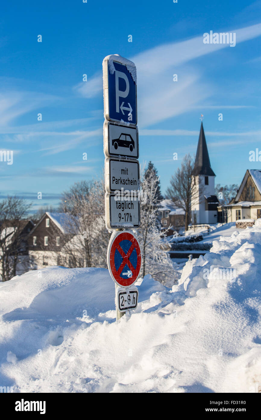 Traffic Signs And Snow High Resolution Stock Photography and Images - Alamy