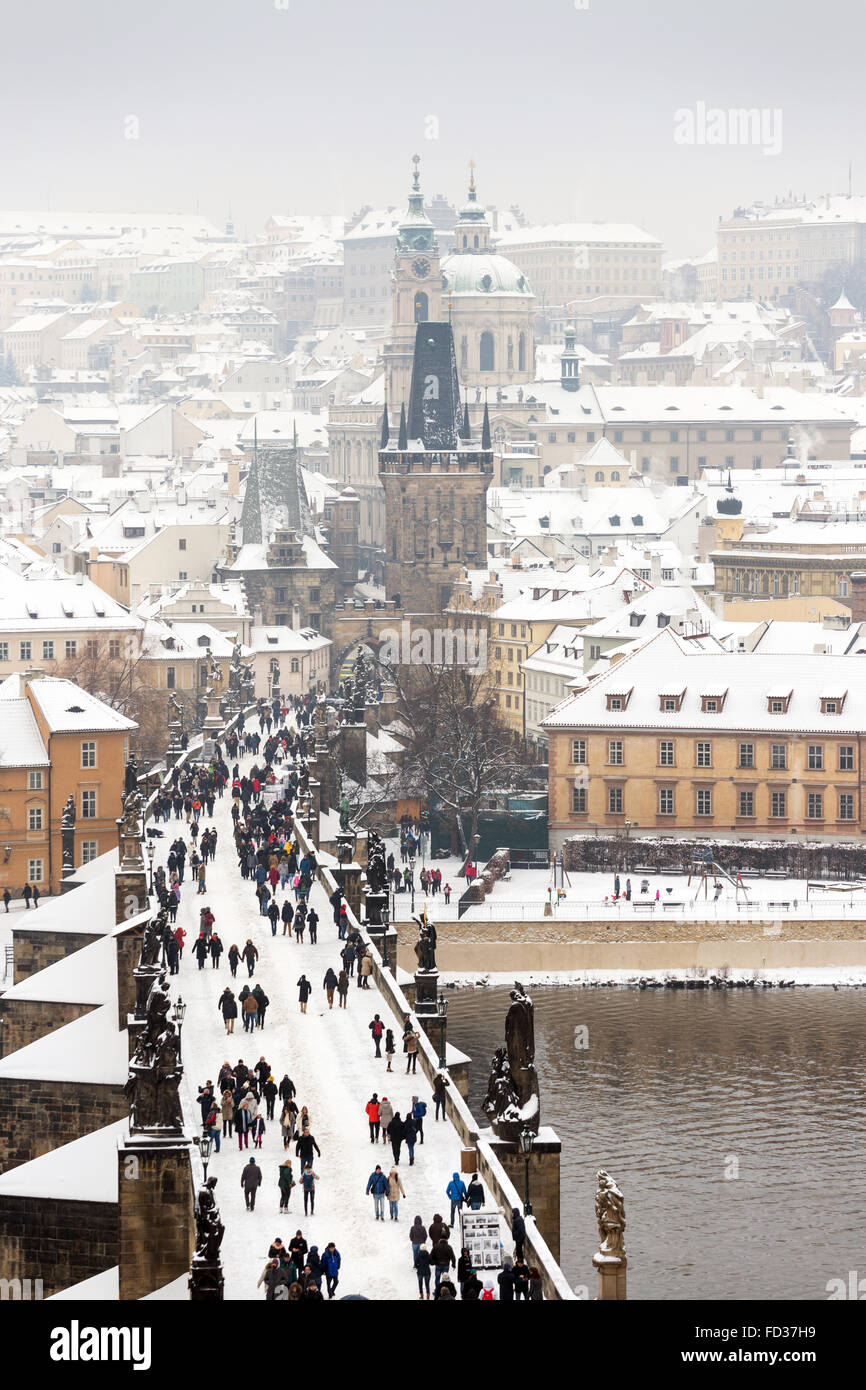 Snow covered charles bridge hi-res stock photography and images - Alamy