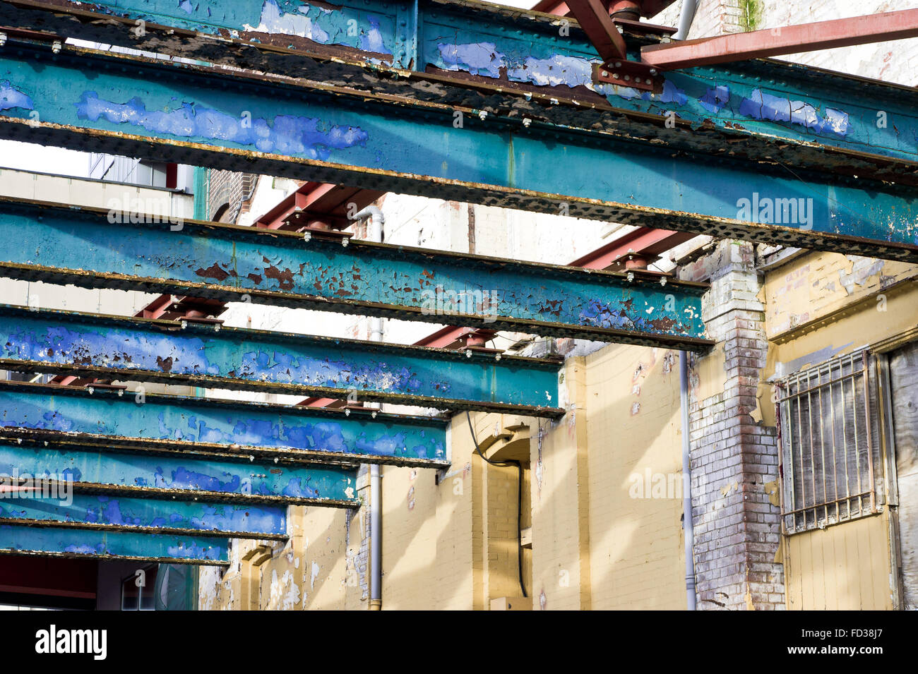Red metal beams hi-res stock photography and images - Alamy