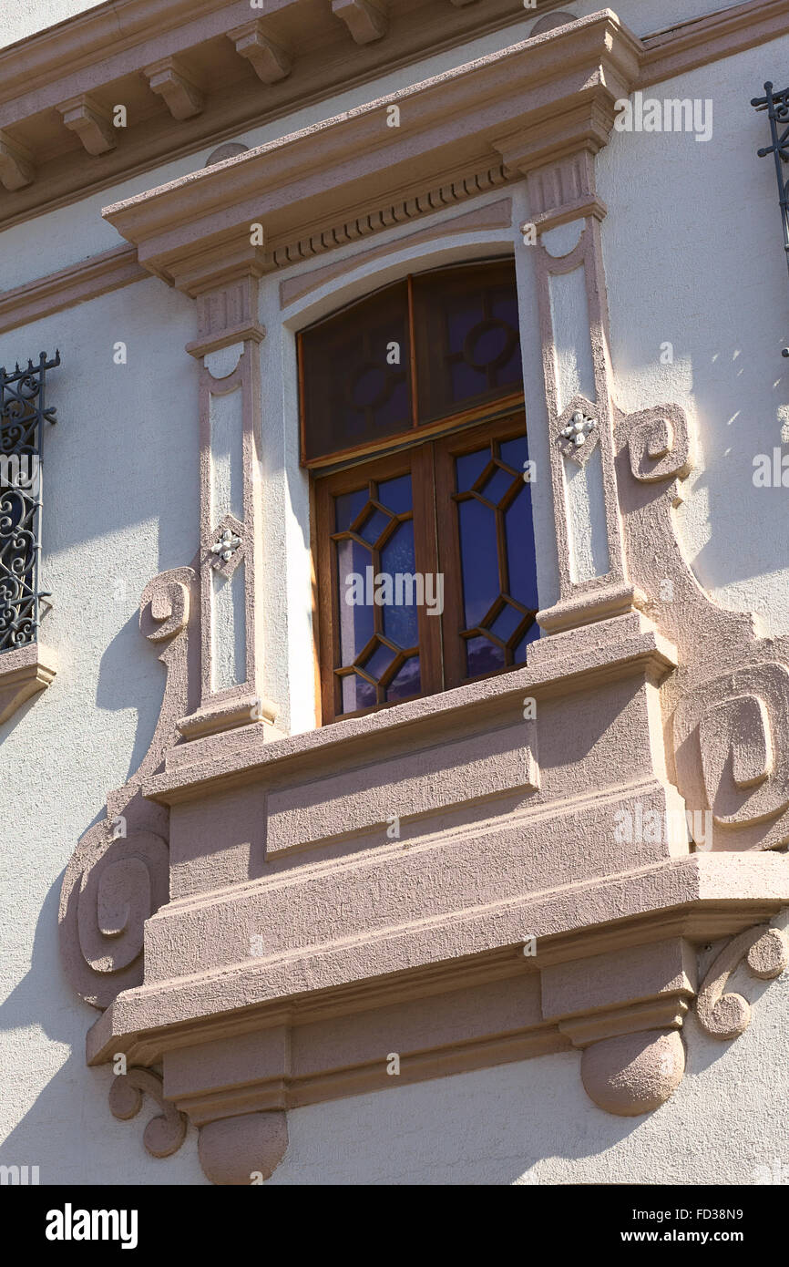 Ornate window detail hi-res stock photography and images - Alamy