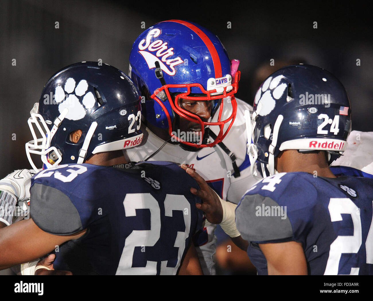 Los Angeles, CA 9/25/15.Gardena Serra Cavaliers defensive lineman (47 ...