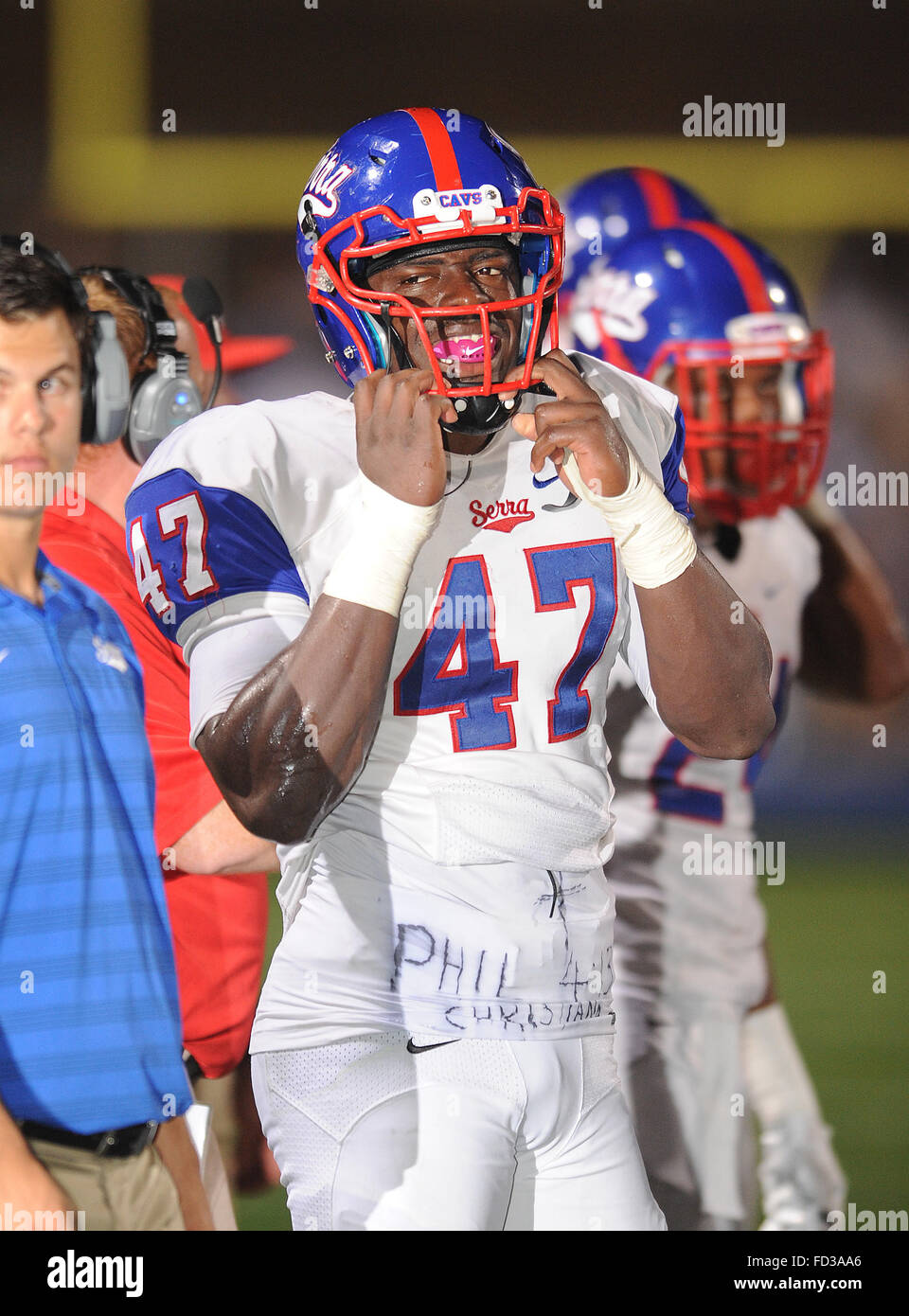 Los Angeles, CA 9/25/15.Gardena Serra Cavaliers defensive lineman (47 ...