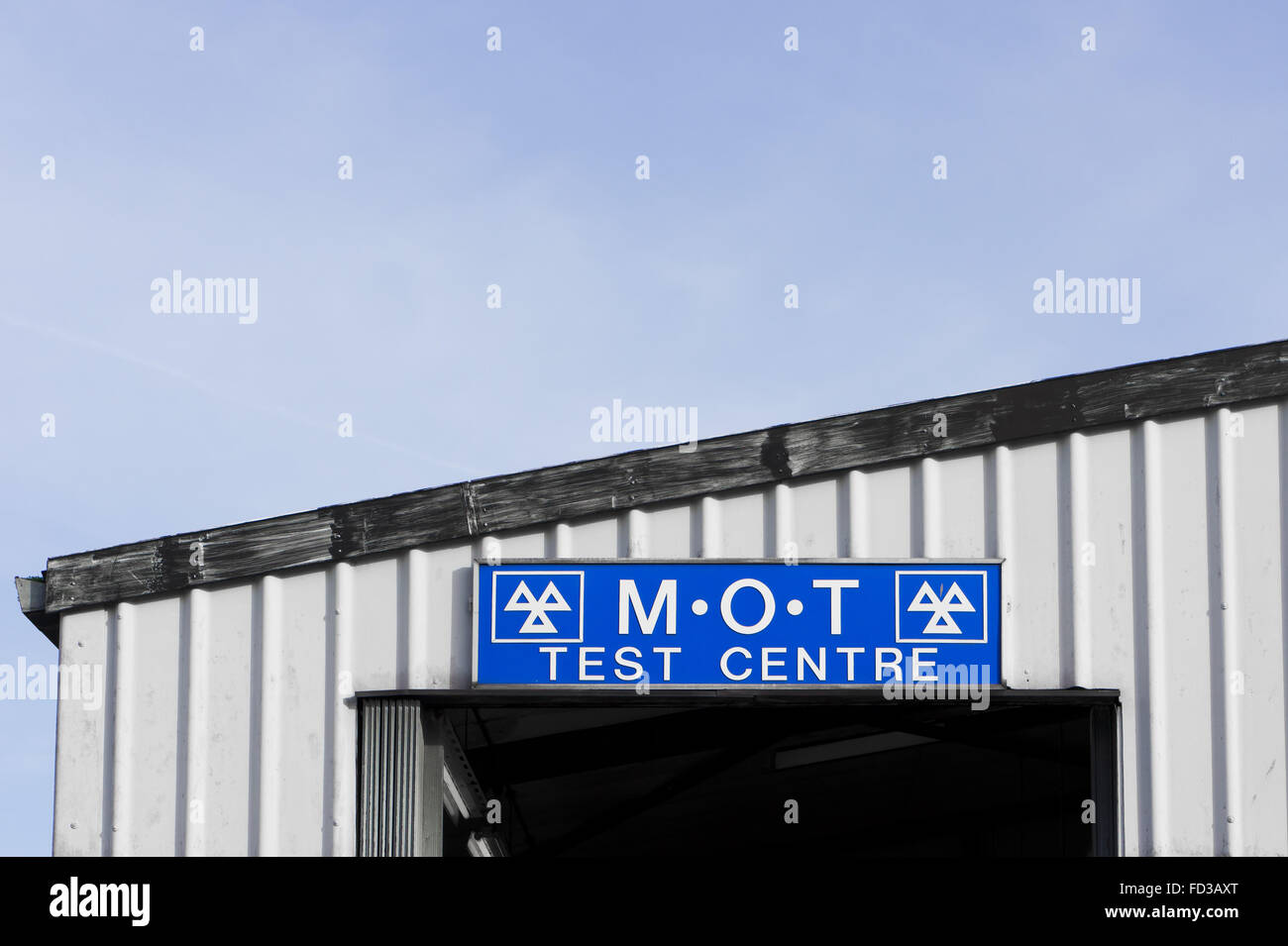 Mot test centre hi-res stock photography and images - Alamy