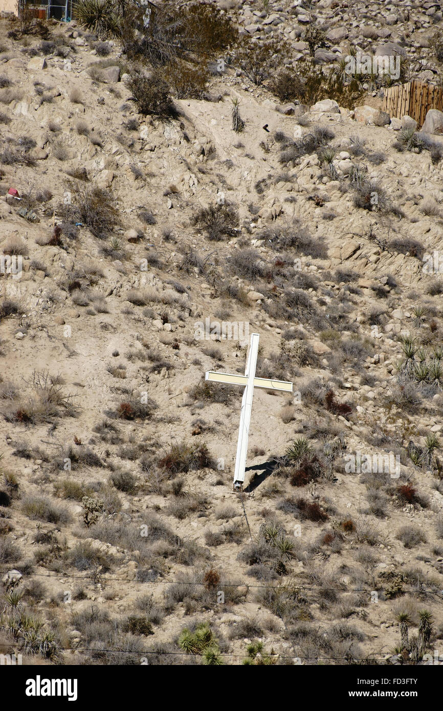 Wooden cross in the desert Stock Photo - Alamy