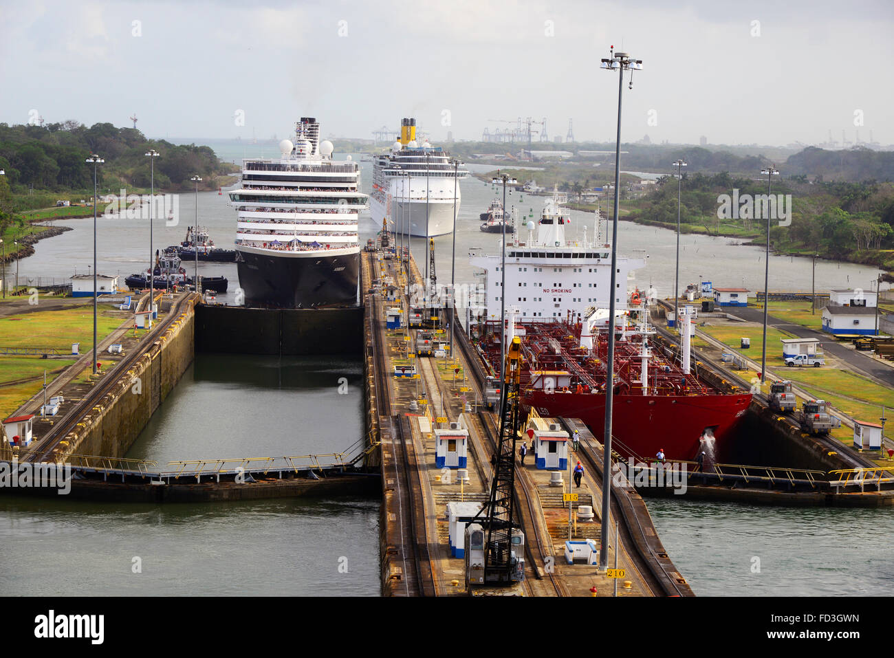 Panama canal locks map hi-res stock photography and images - Alamy