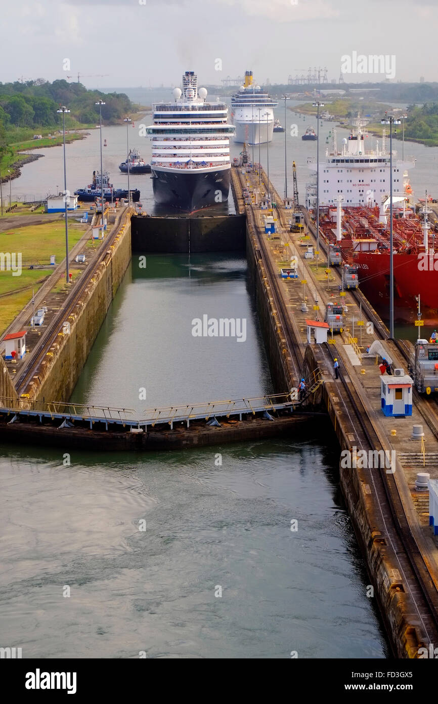 Panama canal lock map hi-res stock photography and images - Alamy