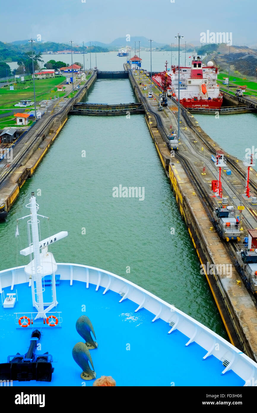 Panama canal locks map hi-res stock photography and images - Alamy