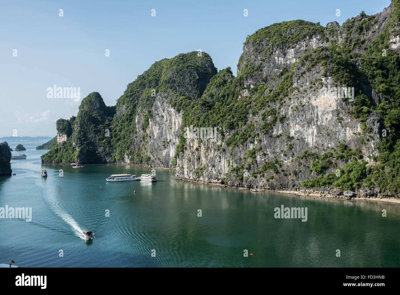 Mesmerizing image of the limestone karsts in Ha Long Bay, Vietnam ...