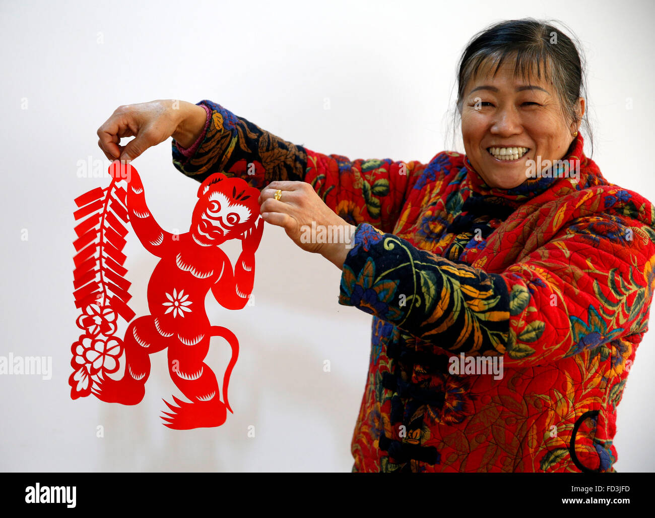 Xiaoyi, China's Shanxi Province. 27th Jan, 2016. Folk paper-cutting ...