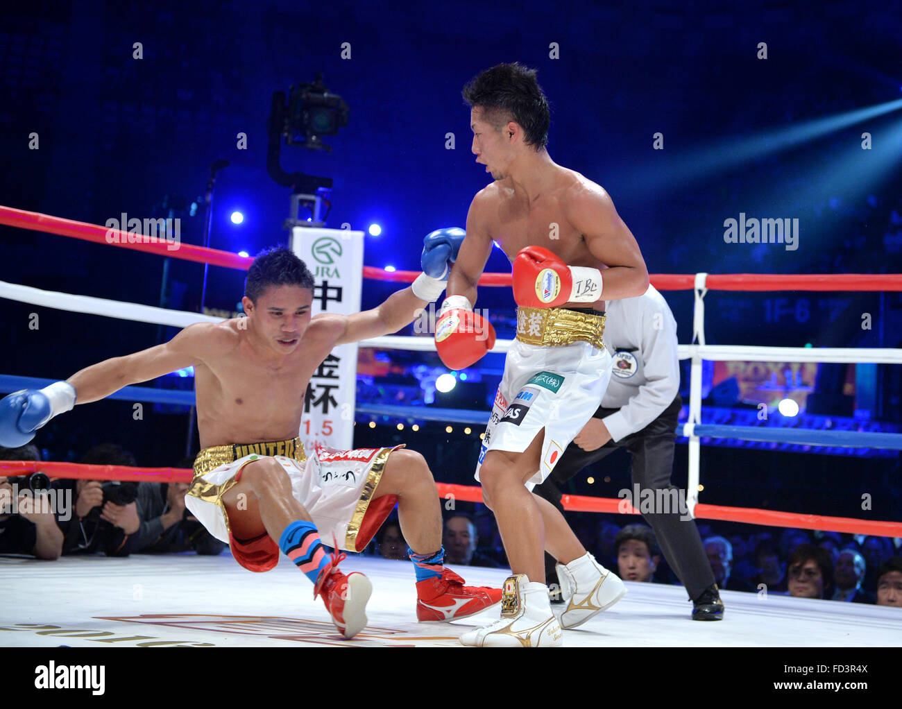 Tokyo, Japan. 29th Dec, 2015. (L-R) Rene Dacquel (PHI), Takuma Inoue ...