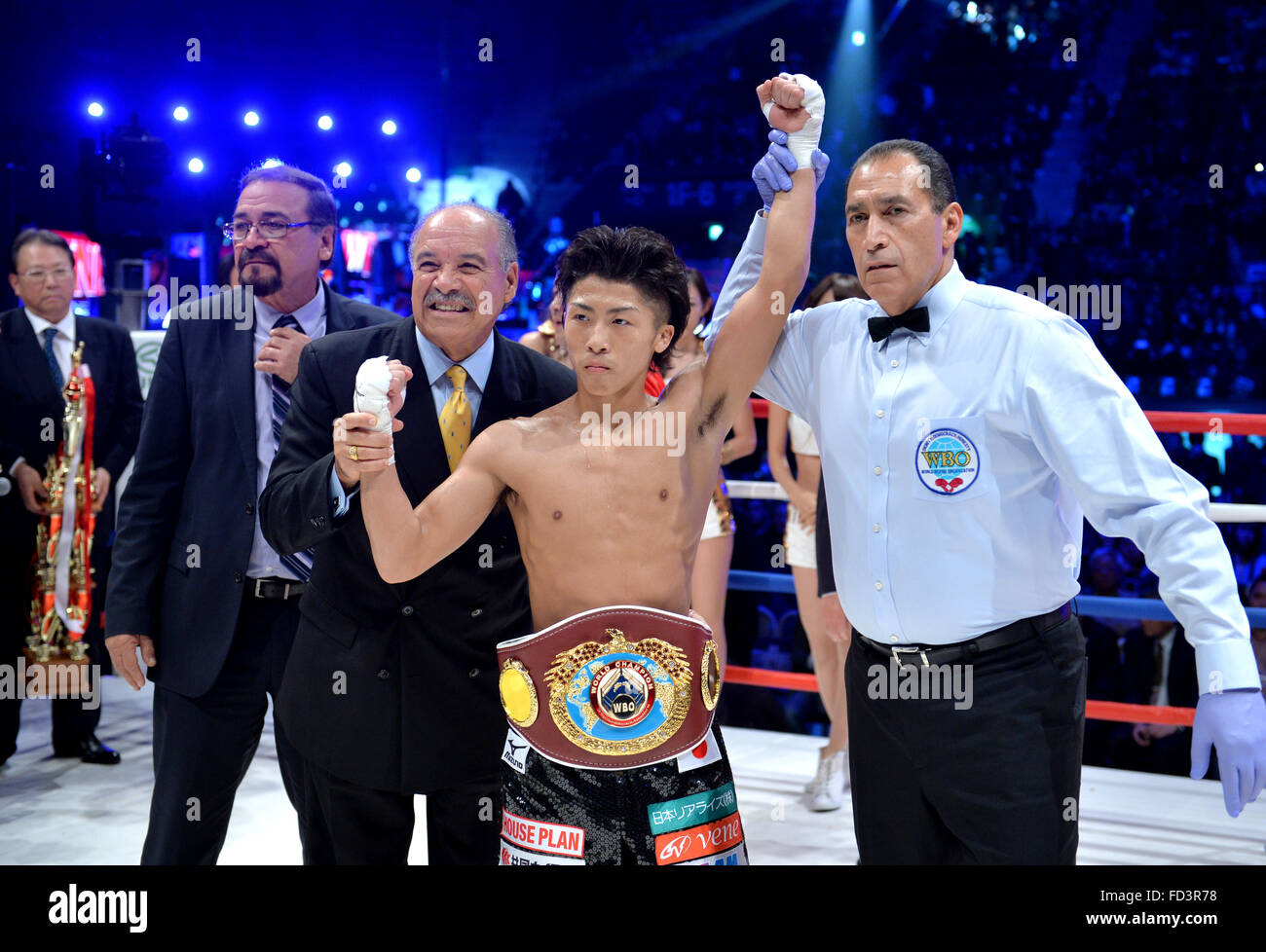Tokyo, Japan. 29th Dec, 2015. Naoya Inoue (JPN) Boxing : Naoya Inoue of Japan poses with referee ...