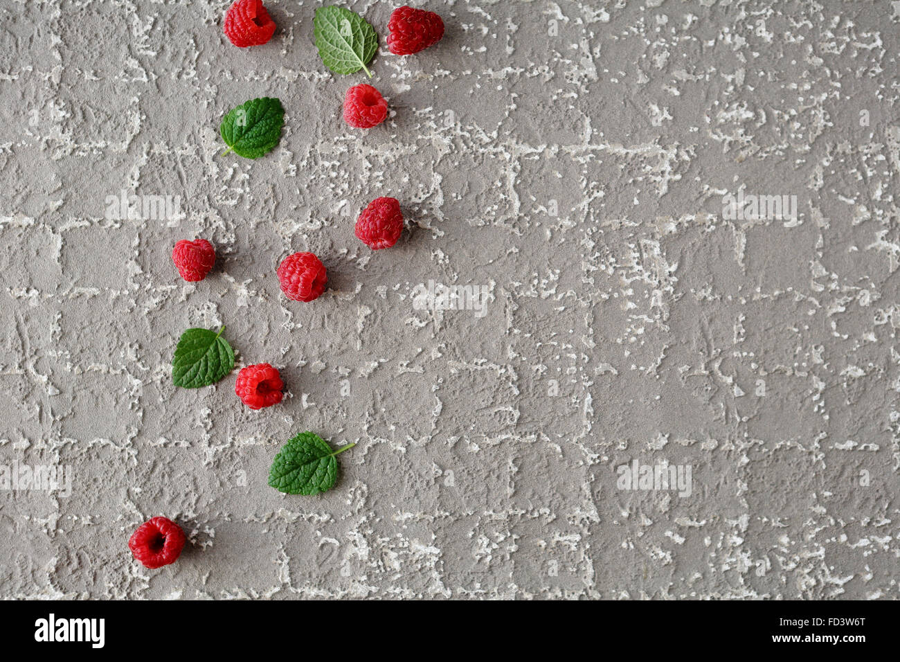 fresh raspberry and leaves, top view Stock Photo - Alamy