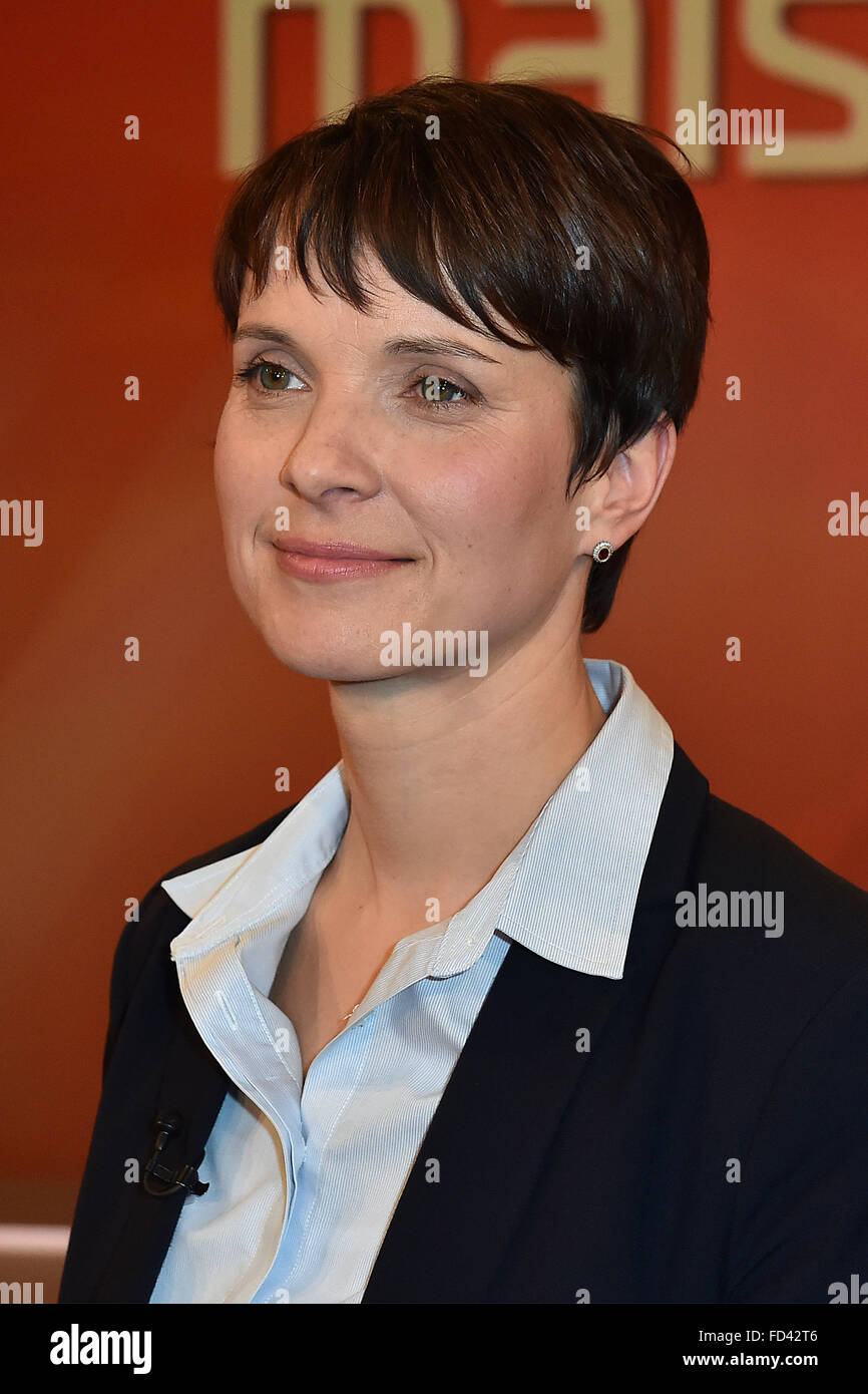 Taboo tv show hi-res stock photography and images - Alamy