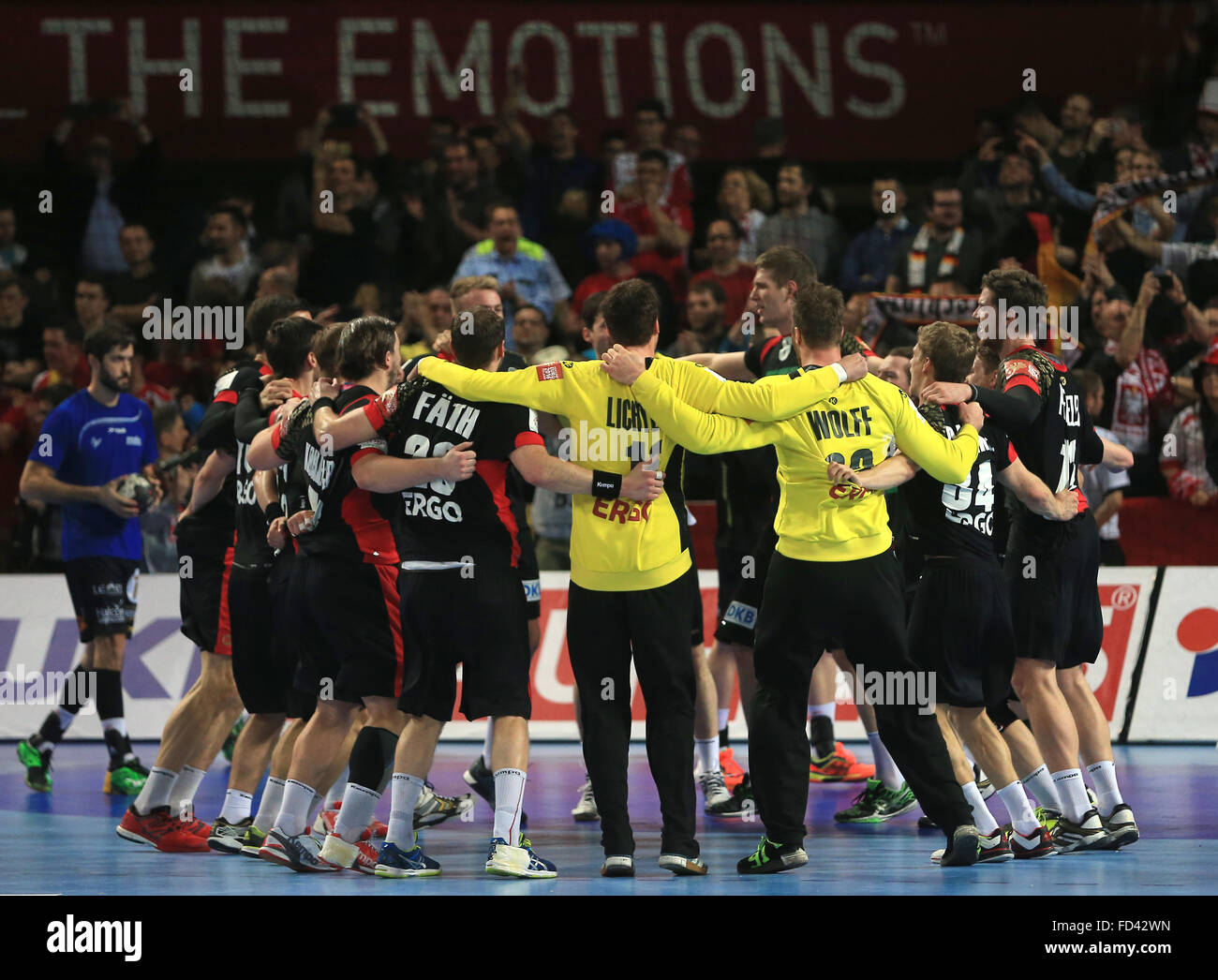 dpatopbilder Players of Team Germany celebrate after winning the 2016 ...
