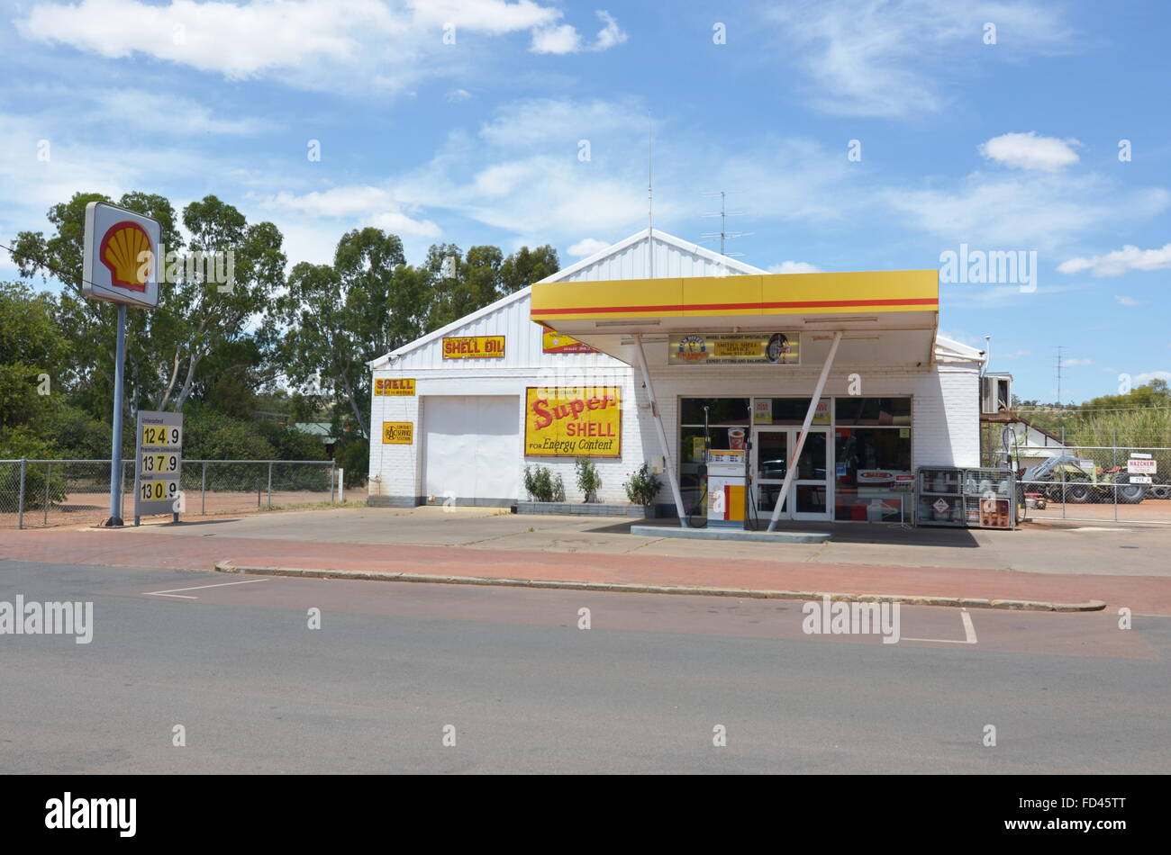 Old shell petrol station, York, Western Australia Stock Photo - Alamy