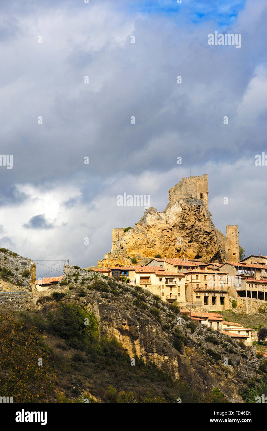 Castles of the province of burgos hi-res stock photography and images ...