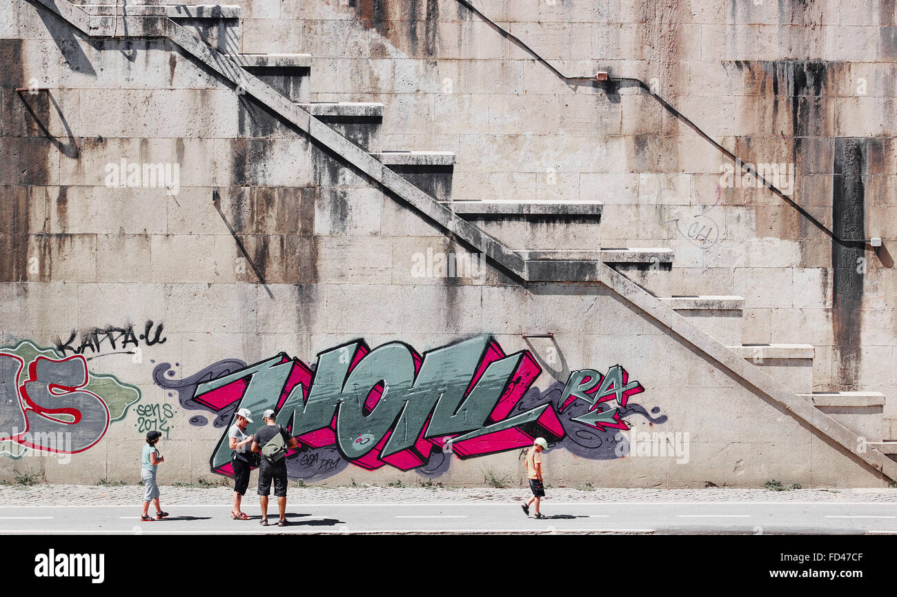 Riverside graffiti and tourists Rome Lazio Italy Europe Stock Photo - Alamy