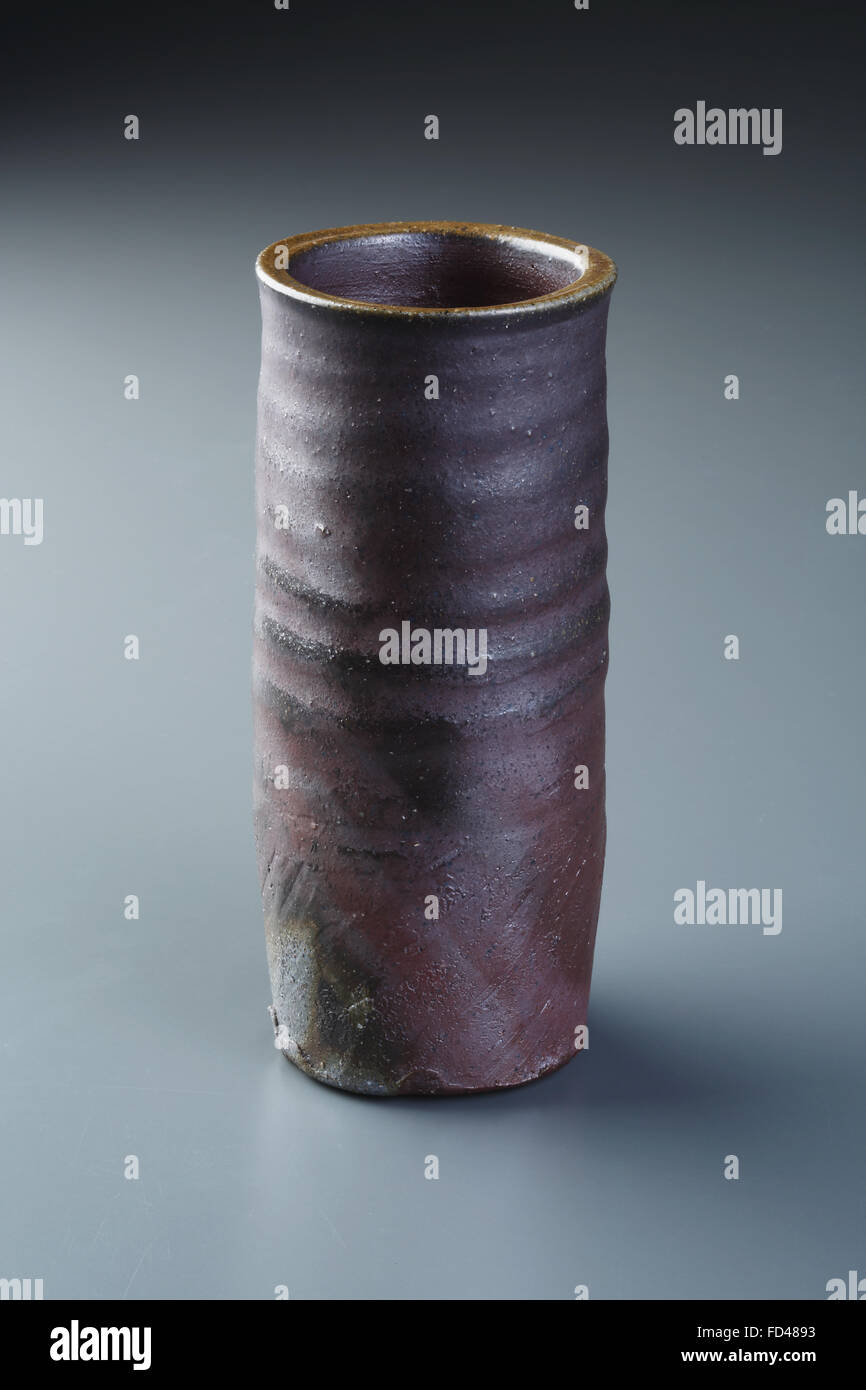 Japanese pottery vase hi-res stock photography and images - Alamy