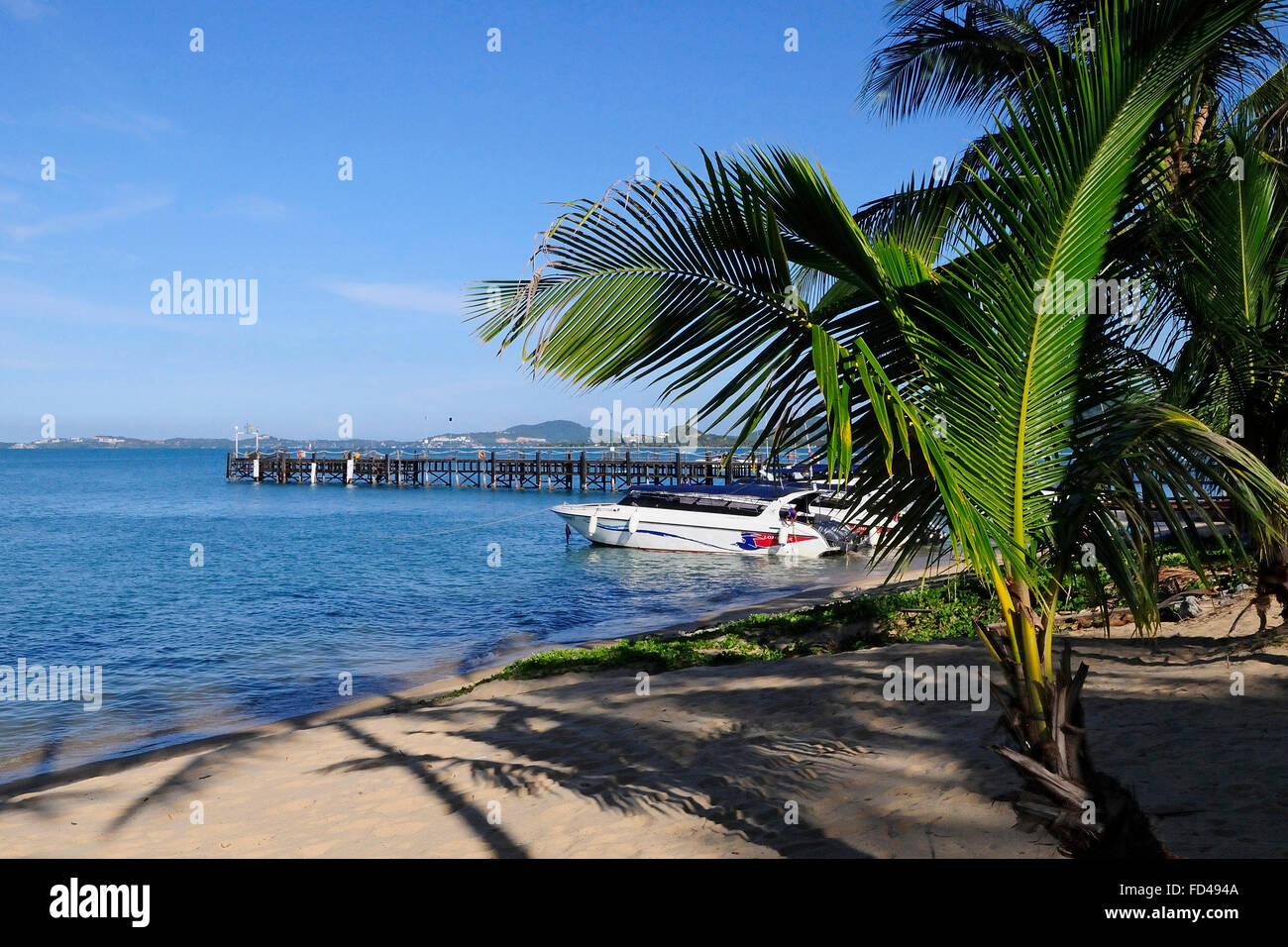 view on the Maenam Beach on the North Coast of Koh Samui, Thailand ...