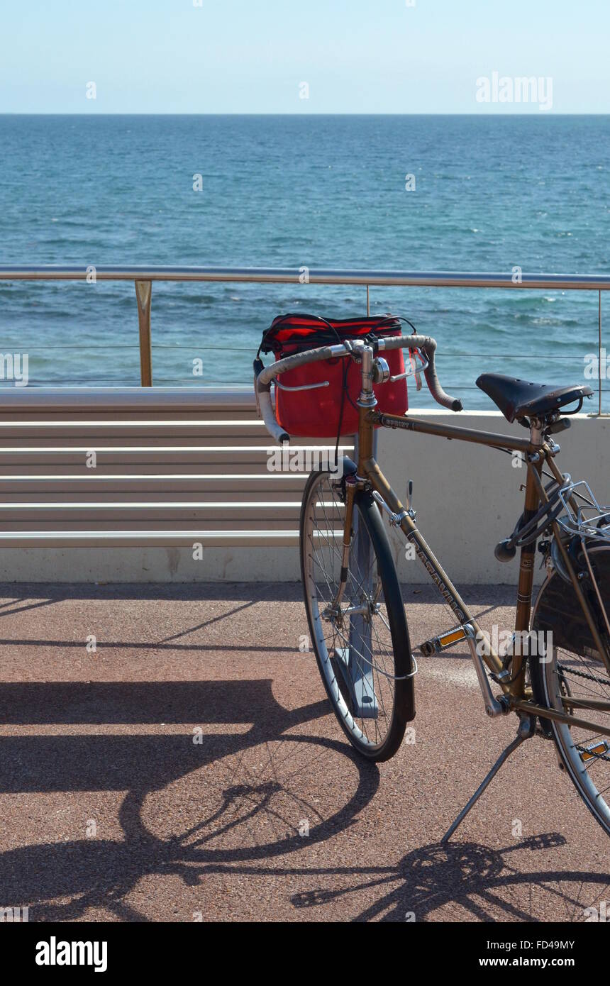 Cycling in front a bench hi-res stock photography and images - Alamy