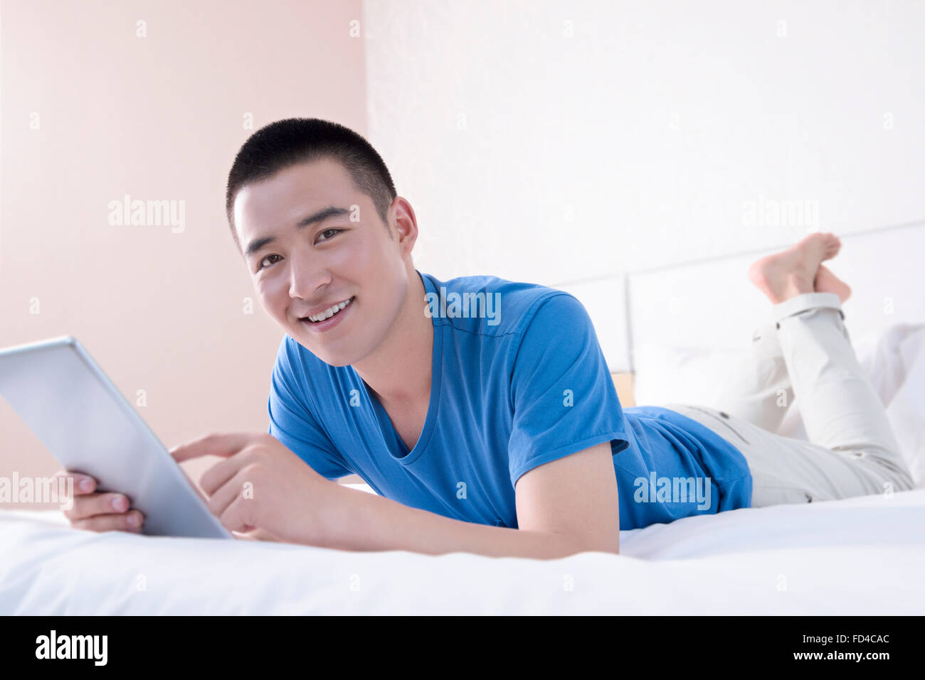 Man surfing in internet using hi-res stock photography and images - Alamy