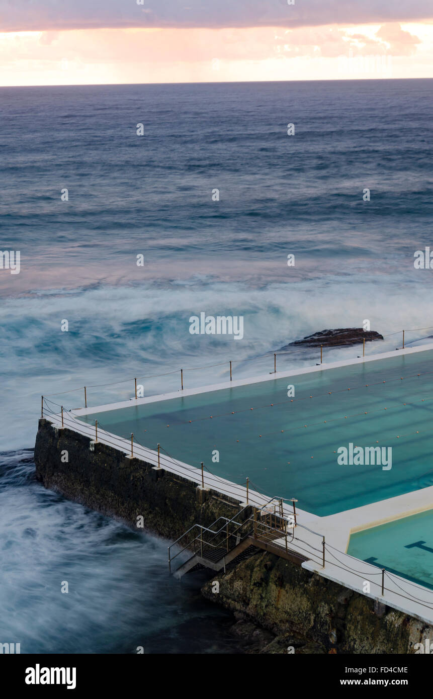 Bondi icebergs sea pool hi-res stock photography and images - Alamy