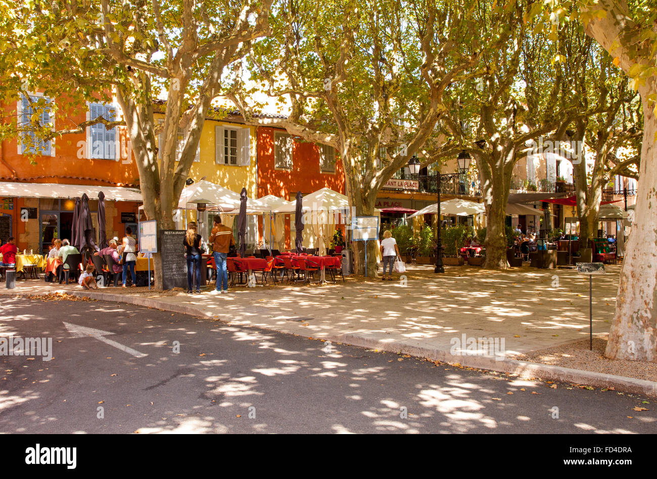 The attractive market square in Villecroze, South of France Var region ...