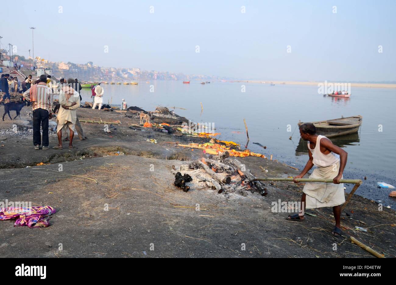 Harishchandra ghat hi-res stock photography and images - Alamy