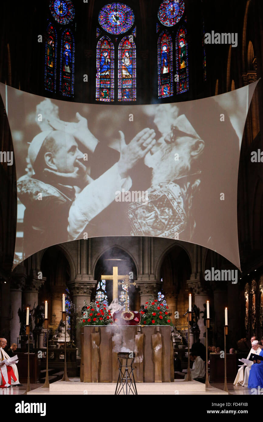 Ecumenical prayer wake in Notre Dame cathedral Stock Photo - Alamy