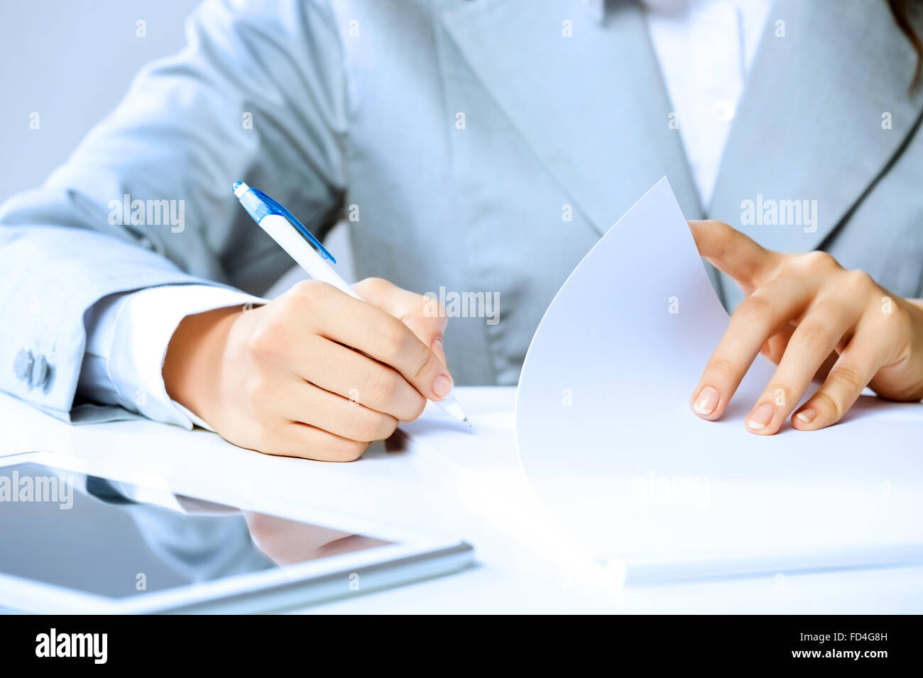 Close up image of businesswoman hands signing documents Stock Photo - Alamy