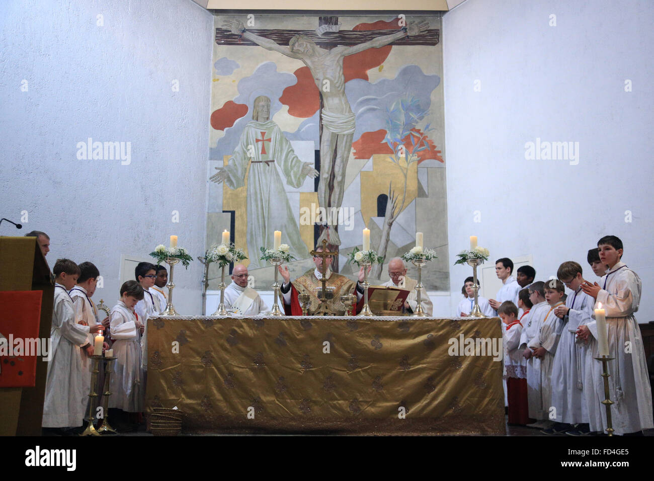 Children at their first communion hi-res stock photography and images ...
