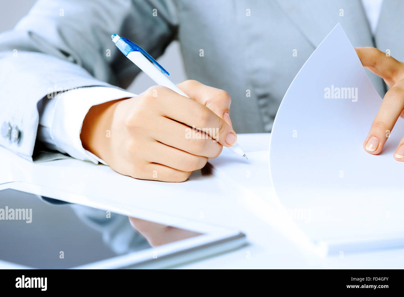 Close up image of businesswoman hands signing documents Stock Photo - Alamy