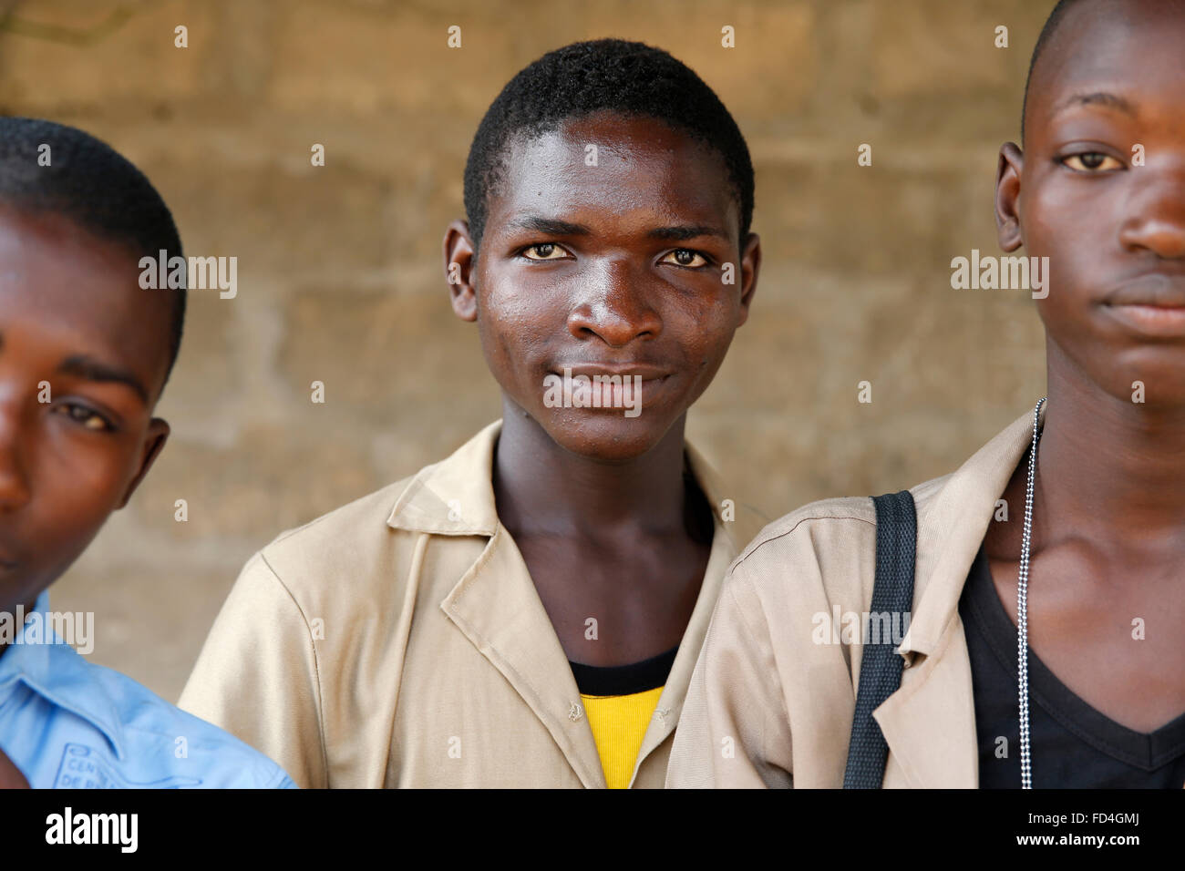 Benin group teenagers hi-res stock photography and images - Alamy