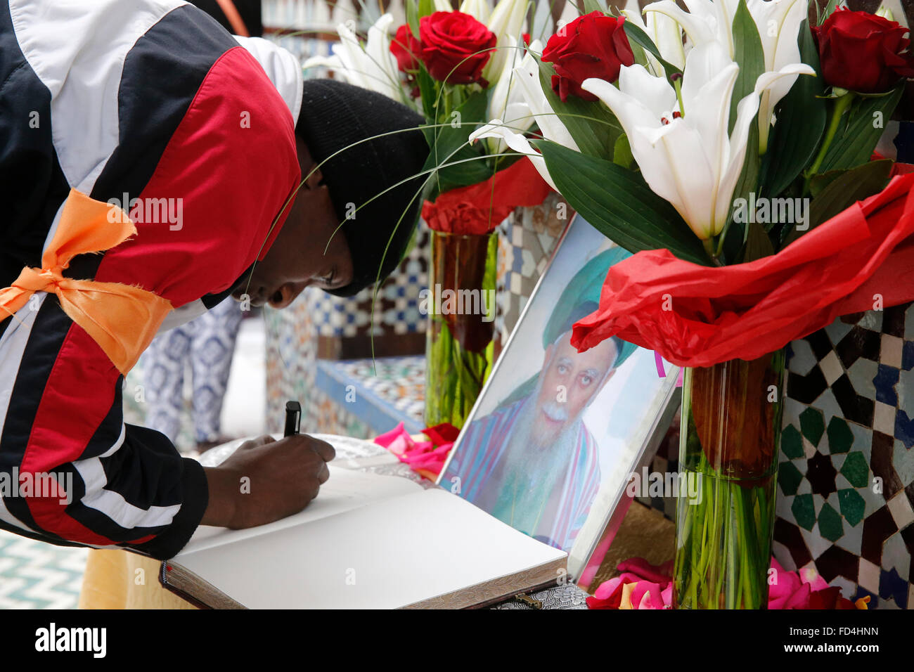 Homage to sufi sheikh Mawlana Shaykh Nazim Al Haqqani at the Paris ...