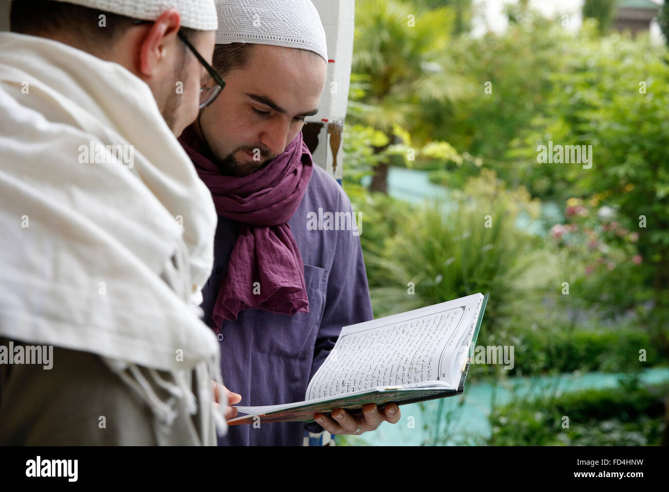 Muslims in the Paris Great Mosque Stock Photo - Alamy