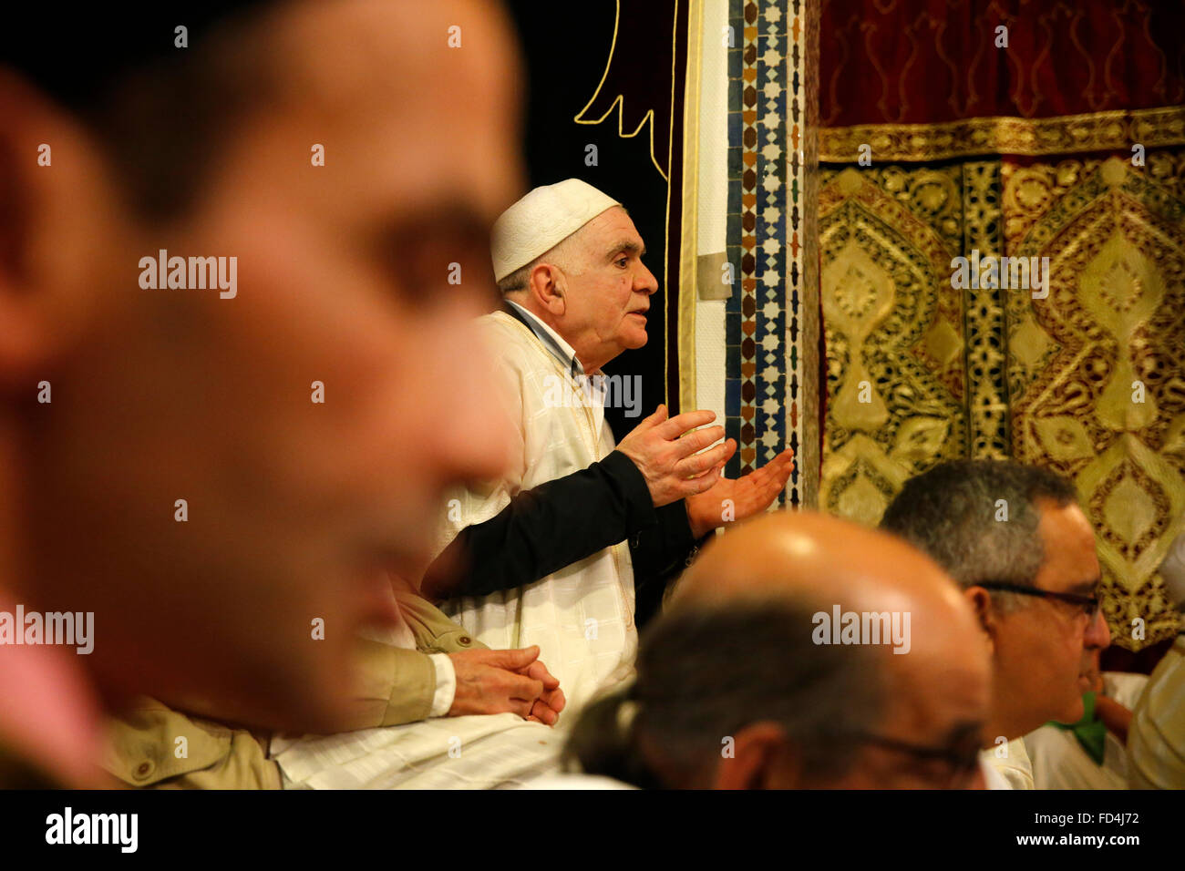Homage to sufi sheikh Mawlana Shaykh Nazim Al Haqqani at the Paris ...