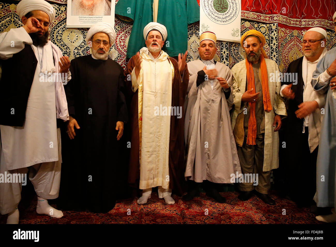 Homage to sufi sheikh Mawlana Shaykh Nazim Al Haqqani at the Paris ...