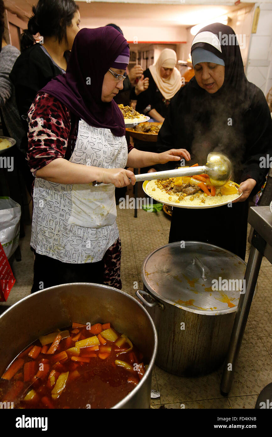 Sufi muslims cooking dinner in a French mosque Stock Photo - Alamy