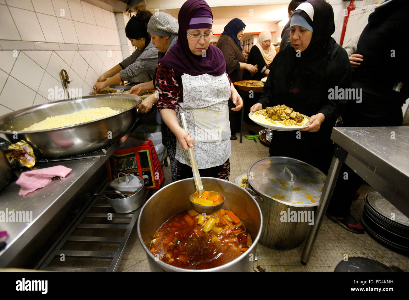 Sufi muslims cooking dinner in a French mosque Stock Photo - Alamy