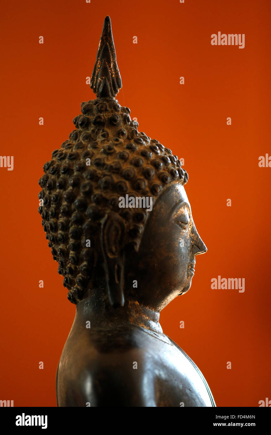 Buddha statue. Profile Stock Photo - Alamy