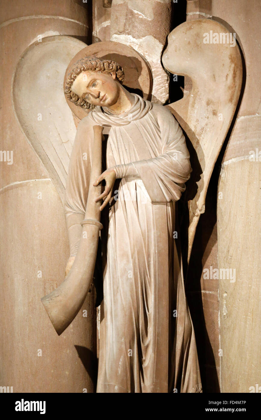 Announcing angel hi-res stock photography and images - Alamy