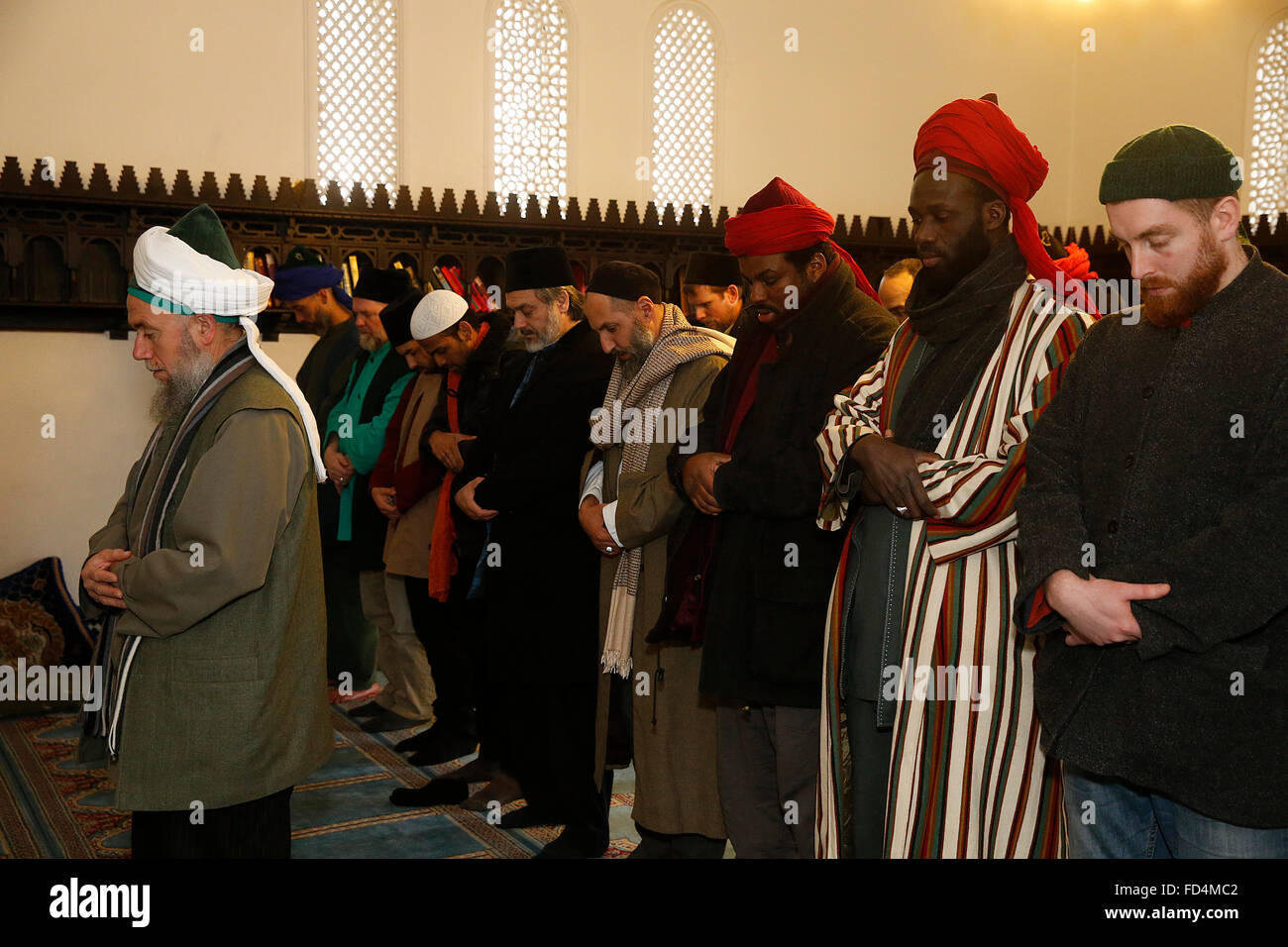 Muslim prayer led by Naqshbandi sufi sheikh Mehmet Adil Al Haqqani ...