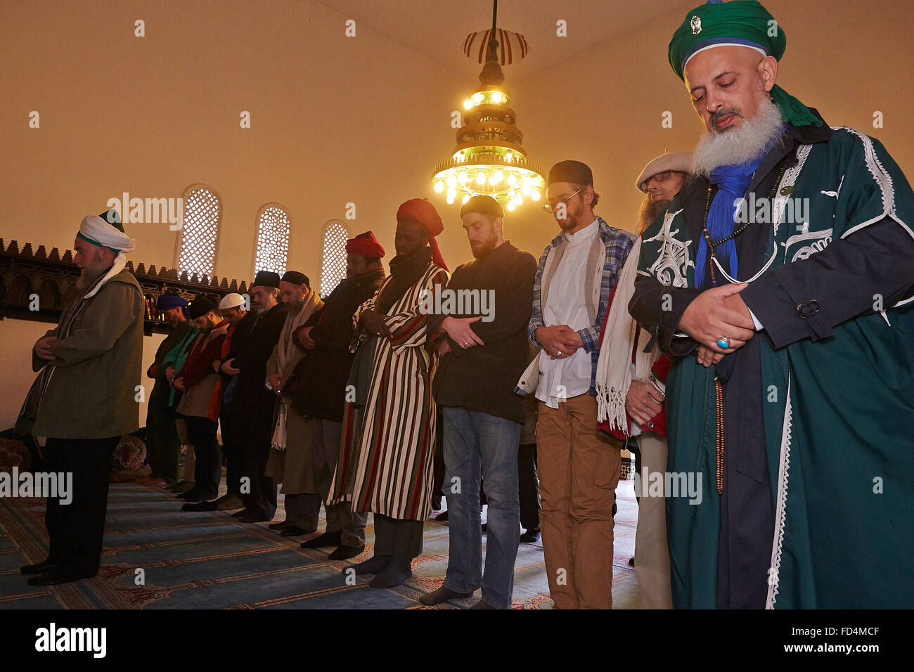 Muslim prayer led by Naqshbandi sufi sheikh Mehmet Adil Al Haqqani ...