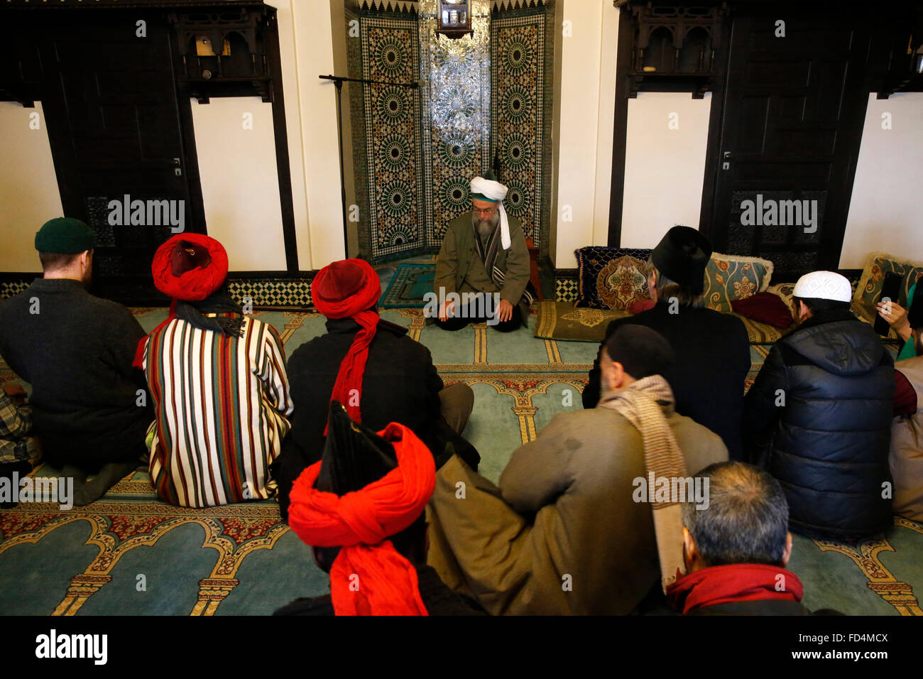 Muslim prayer led by Naqshbandi sufi sheikh Mehmet Adil Al Haqqani ...