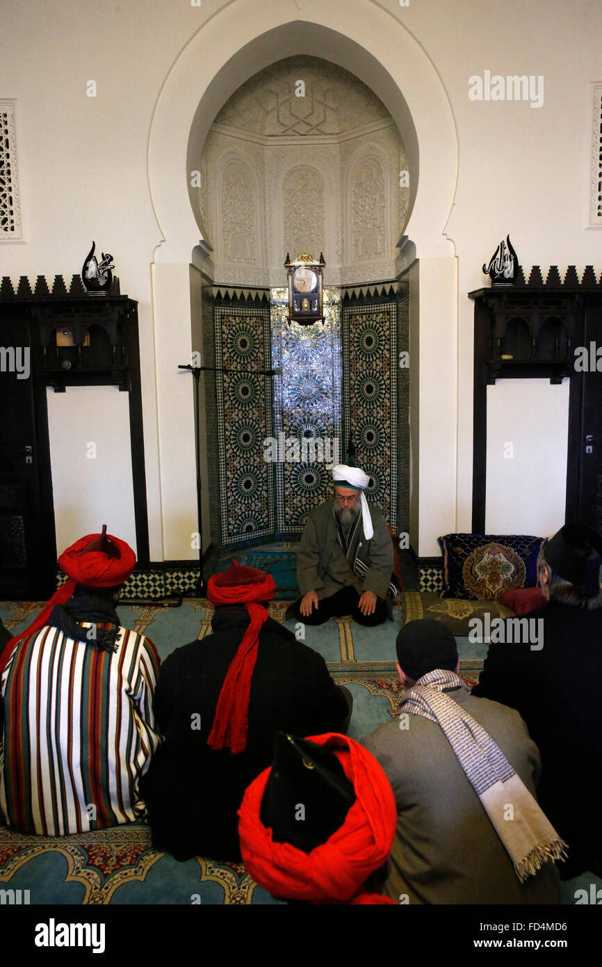 Muslim prayer led by Naqshbandi sufi sheikh Mehmet Adil Al Haqqani ...